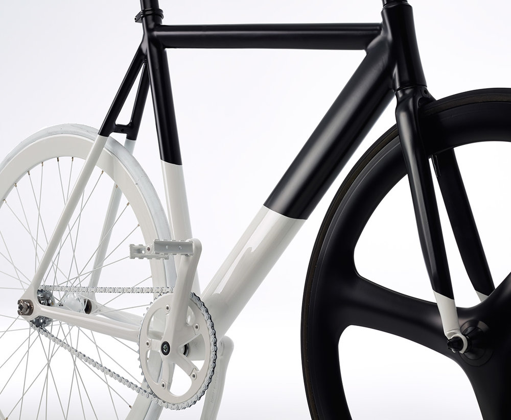 Minimalist Black & White Fixie Bicycle – Fubiz Media