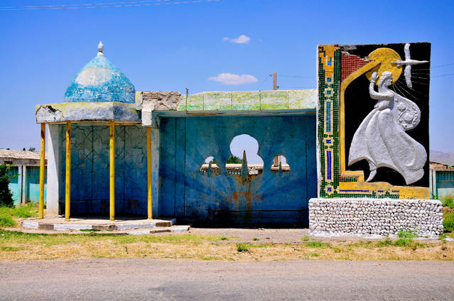 Back in the USSR with Bus Stop – Fubiz Media