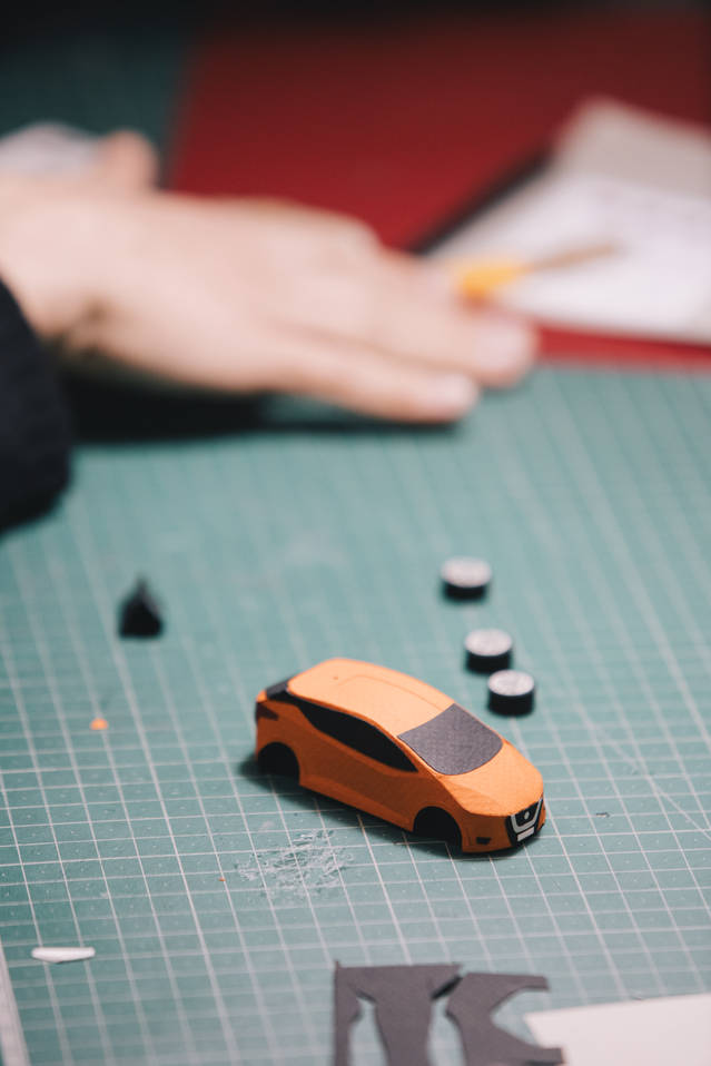 Adorable Miniature Car Replica Made in Paper – Fubiz Media