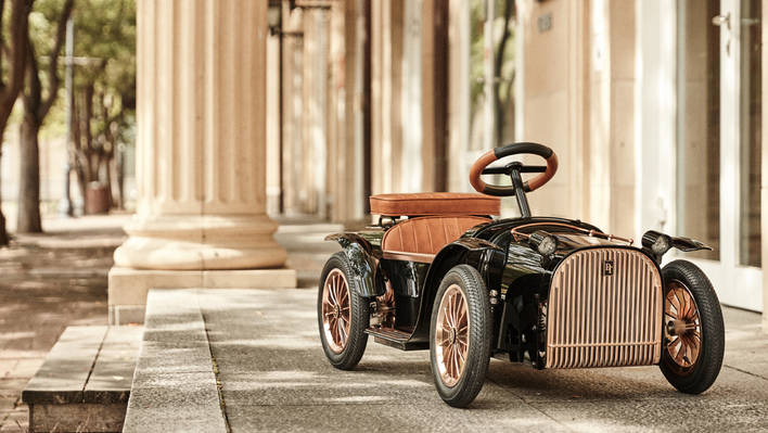 Beautiful Electric Luxury Car for Kids – Fubiz Media