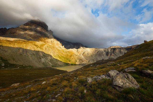 Magnificent Hike in the French Alps – Fubiz Media