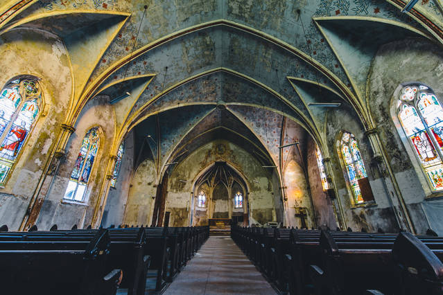 Exploration of Dilapidated and Isolated Locations – Fubiz Media