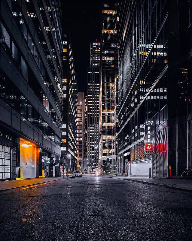 A Cinematic Stroll Through Toronto At Night – Fubiz Media