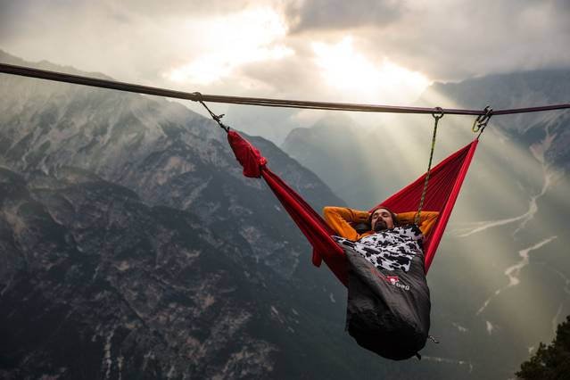 Taking Hammocks to an Extreme Level – Fubiz Media