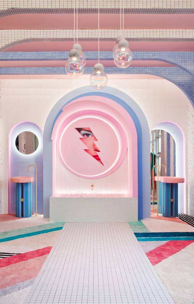 “Wonder Galaxy” a Retro-Futuristic Dressing Room – Fubiz Media