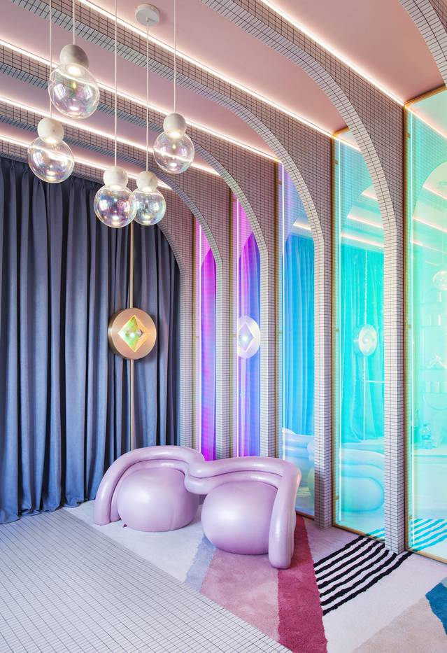 “Wonder Galaxy” a Retro-Futuristic Dressing Room – Fubiz Media