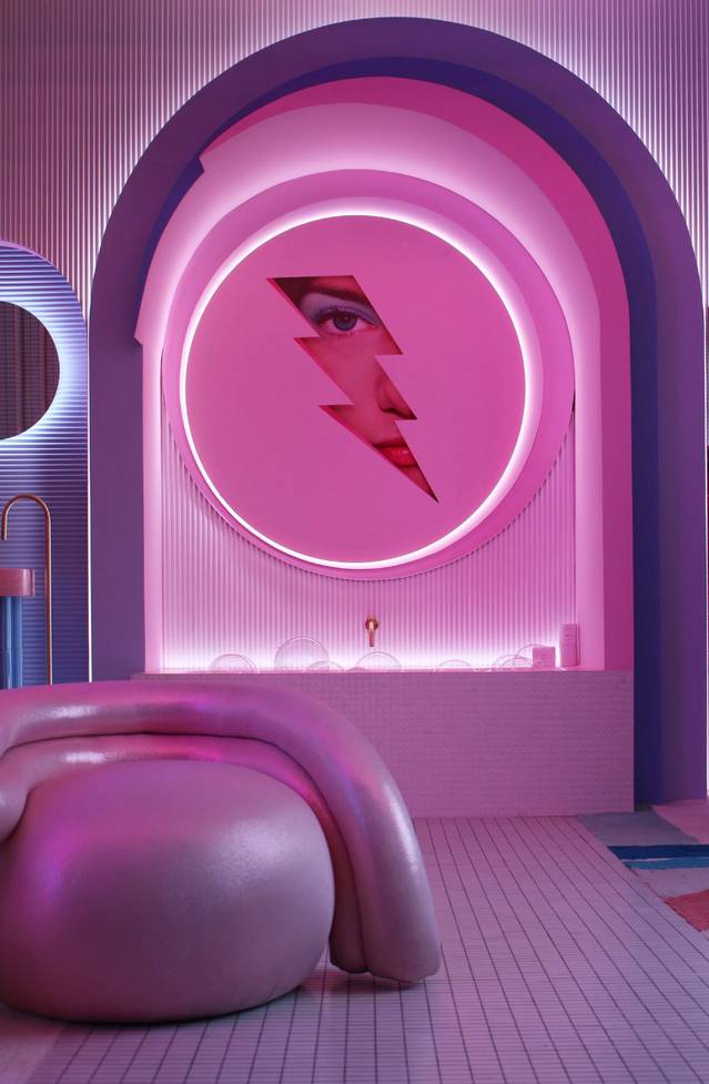 « Wonder Galaxy » a Retro-Futuristic Dressing Room – Fubiz Media