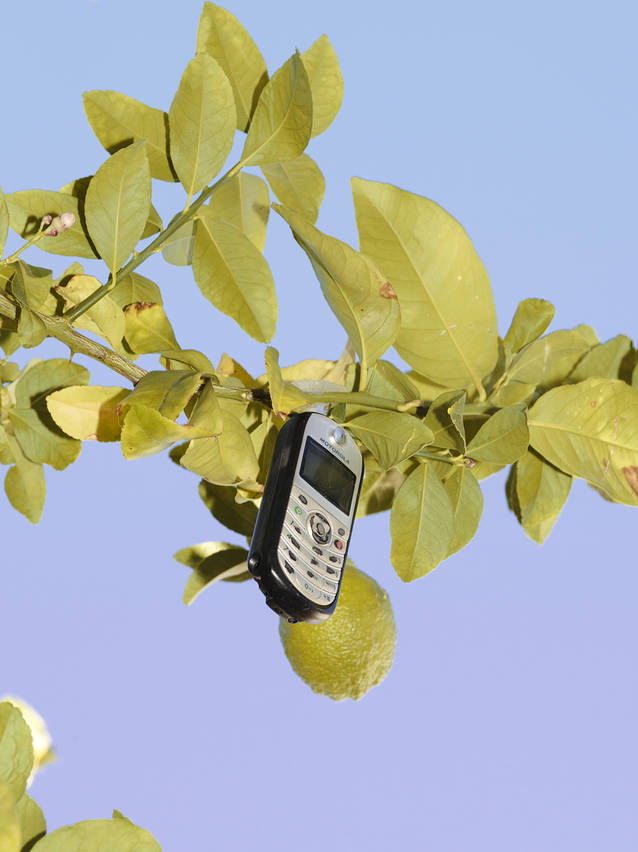 Ryan Duffin Pays Homage to the Mobile Phones of the 90s – Fubiz Media