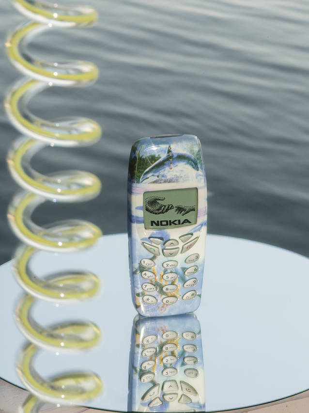 Ryan Duffin Pays Homage to the Mobile Phones of the 90s – Fubiz Media