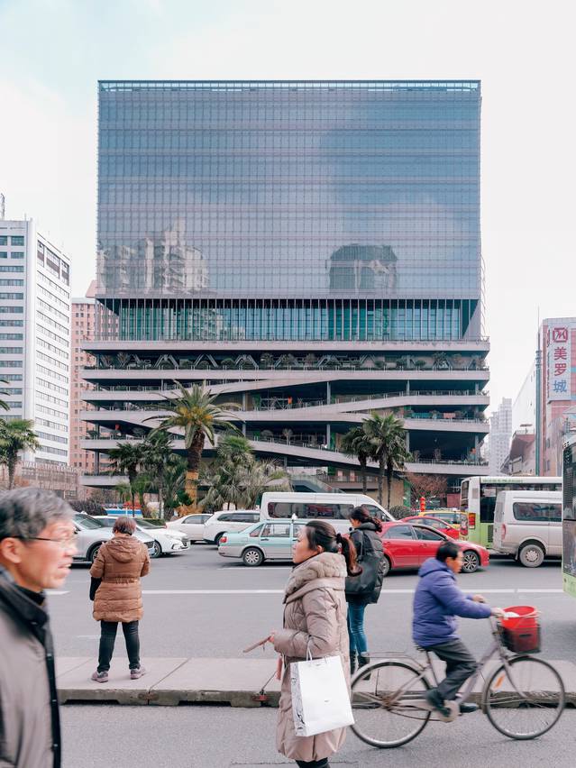 Splendid T20 Building in Crowded Shanghai – Fubiz Media