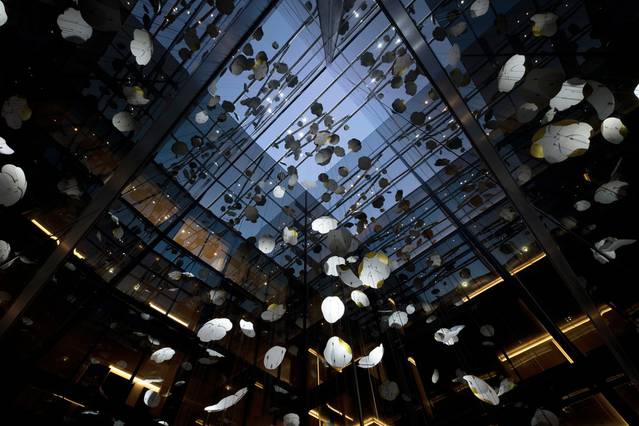 Stunning Floating Installation at the Montreal’s Four Seasons – Fubiz Media