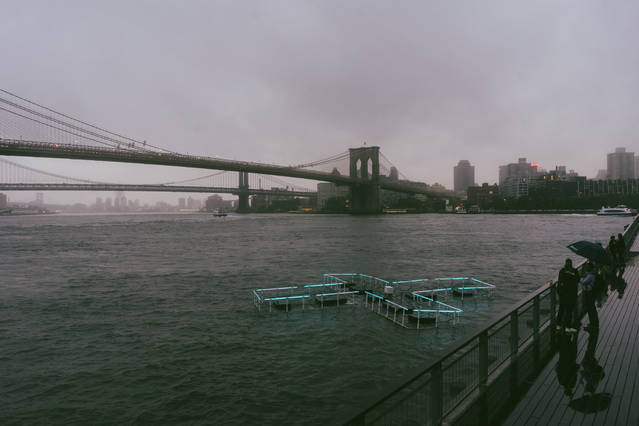 A Stunning Floating Sculpture in New York – Fubiz Media