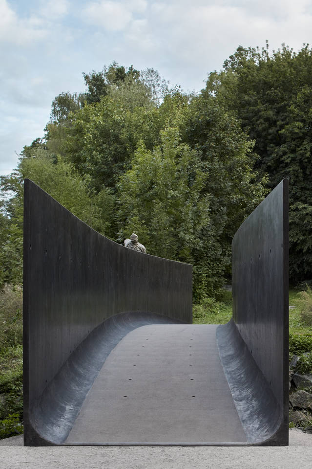 Concrete Bridge : Between Life and Death – Fubiz Media