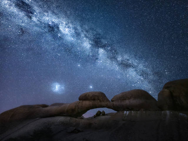 Milky Way in Namib Desert – Fubiz Media