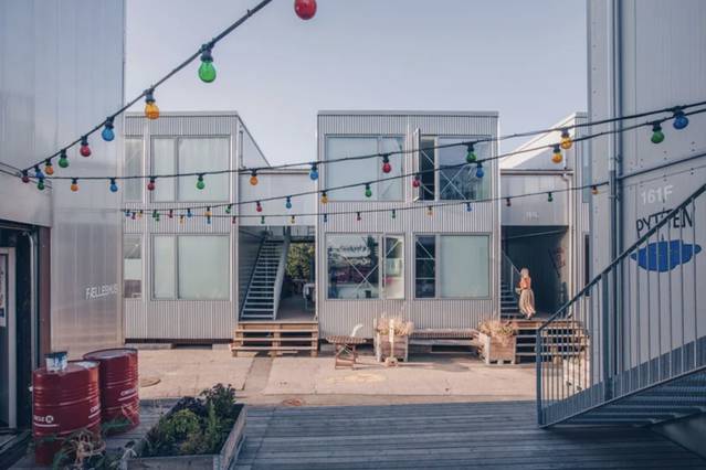 A Book about the Evolution of Container Architecture – Fubiz Media