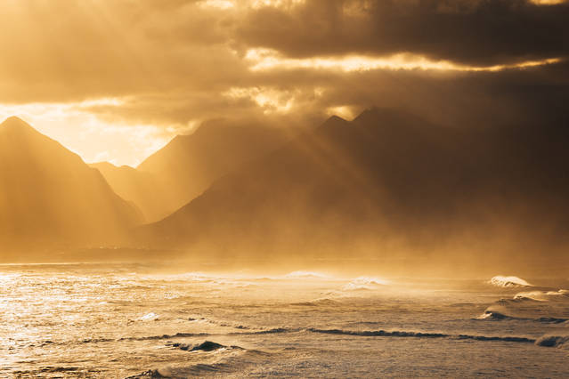 Amazing Winter Waves in Hawaii – Fubiz Media