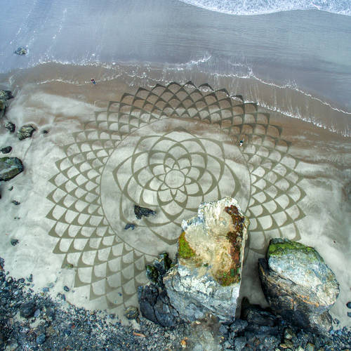 Sand Art on Californian Beaches – Fubiz Media
