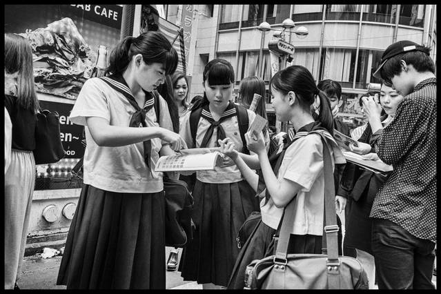 Girls in Tokyo Streets – Fubiz Media