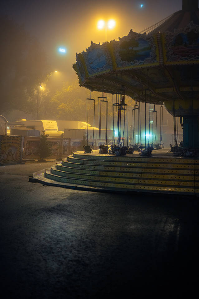 Mysterious and Deserted City at Night – Fubiz Media