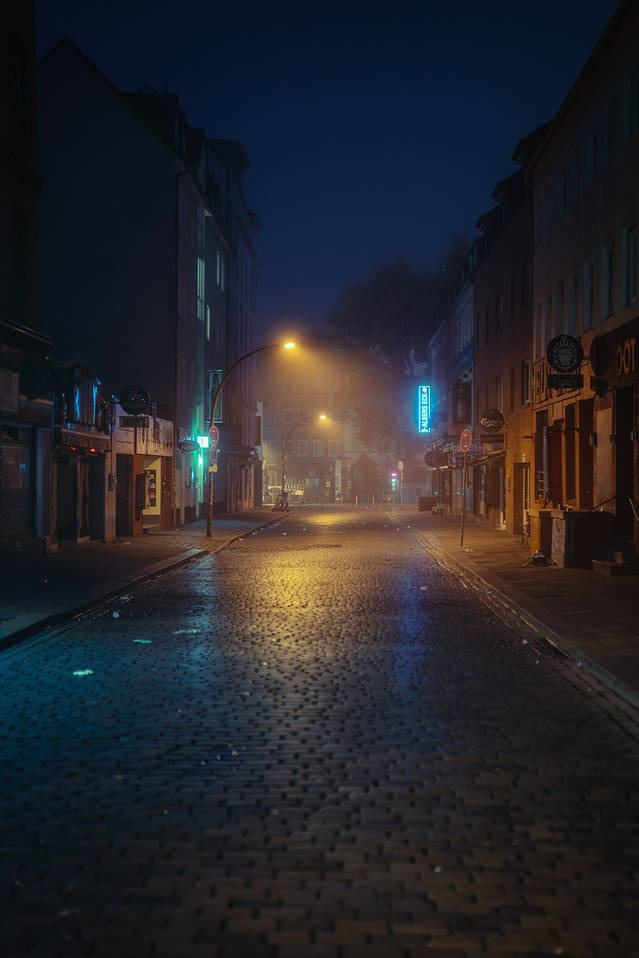 Mysterious and Deserted City at Night – Fubiz Media