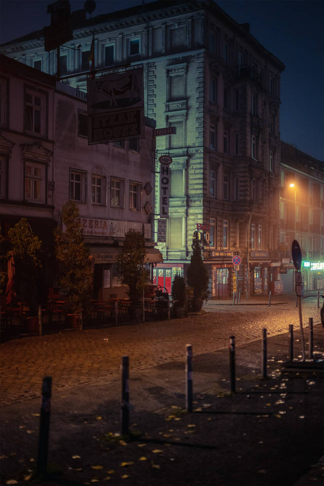 Mysterious and Deserted City at Night – Fubiz Media