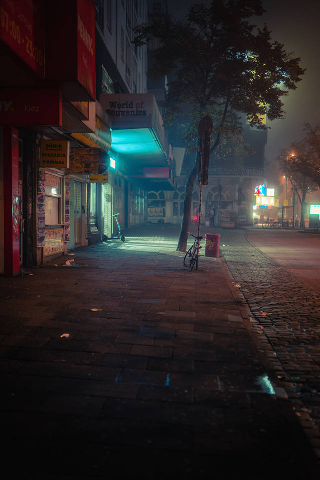 Mysterious and Deserted City at Night – Fubiz Media